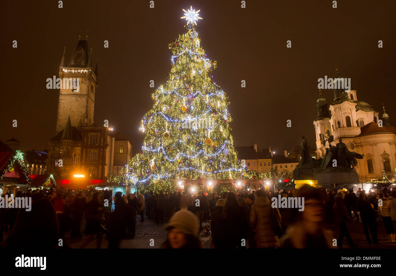 Christmas market, Tree, Old Town Square, Prague Stock Photo - Alamy