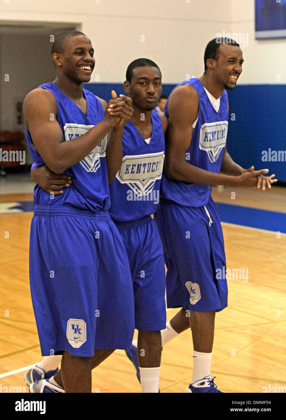 JohnWall, center walked with his arms around Darius Miller, left, and ...