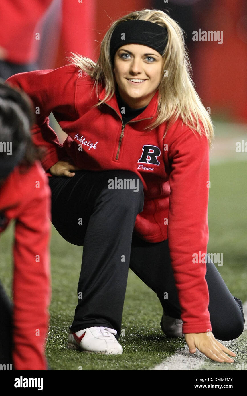 Rutgers scarlet knights dance team hi-res stock photography and images ...