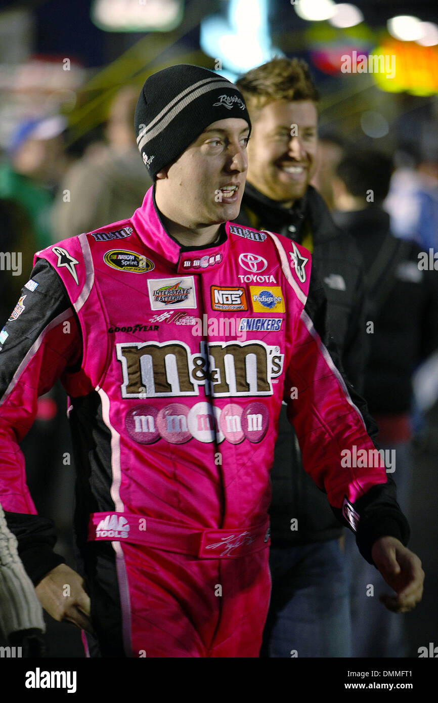 Oct 17, 2009 - Charlotte, North Carolina, USA - KYLE BUSCH on his way ...