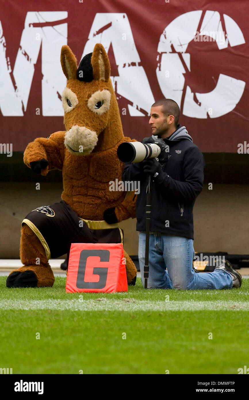 17 October 2009: Army Black Knights mascot having a few words with one ...