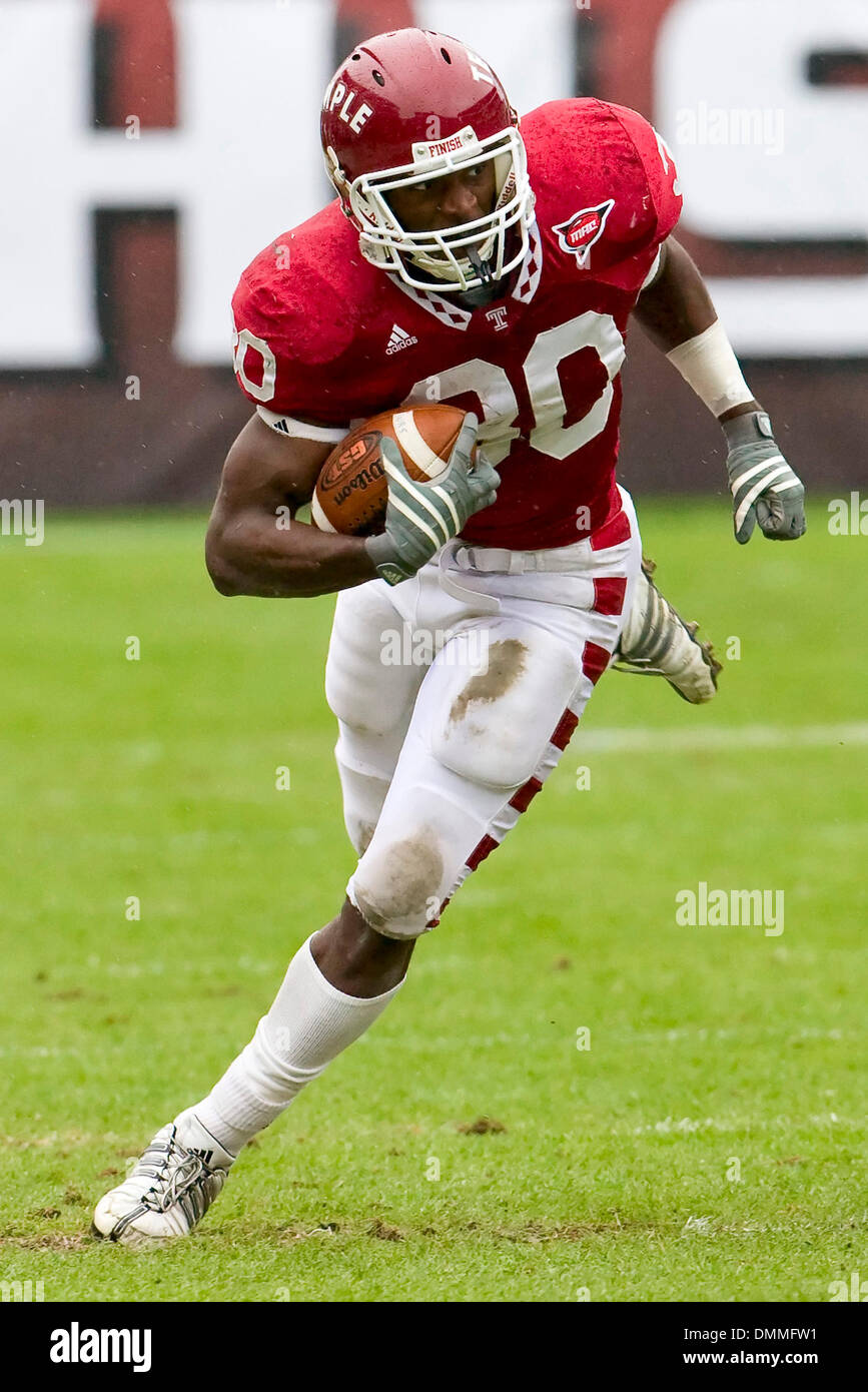 17 October 2009: Temple Owls running back Bernard Pierce (30) running ...