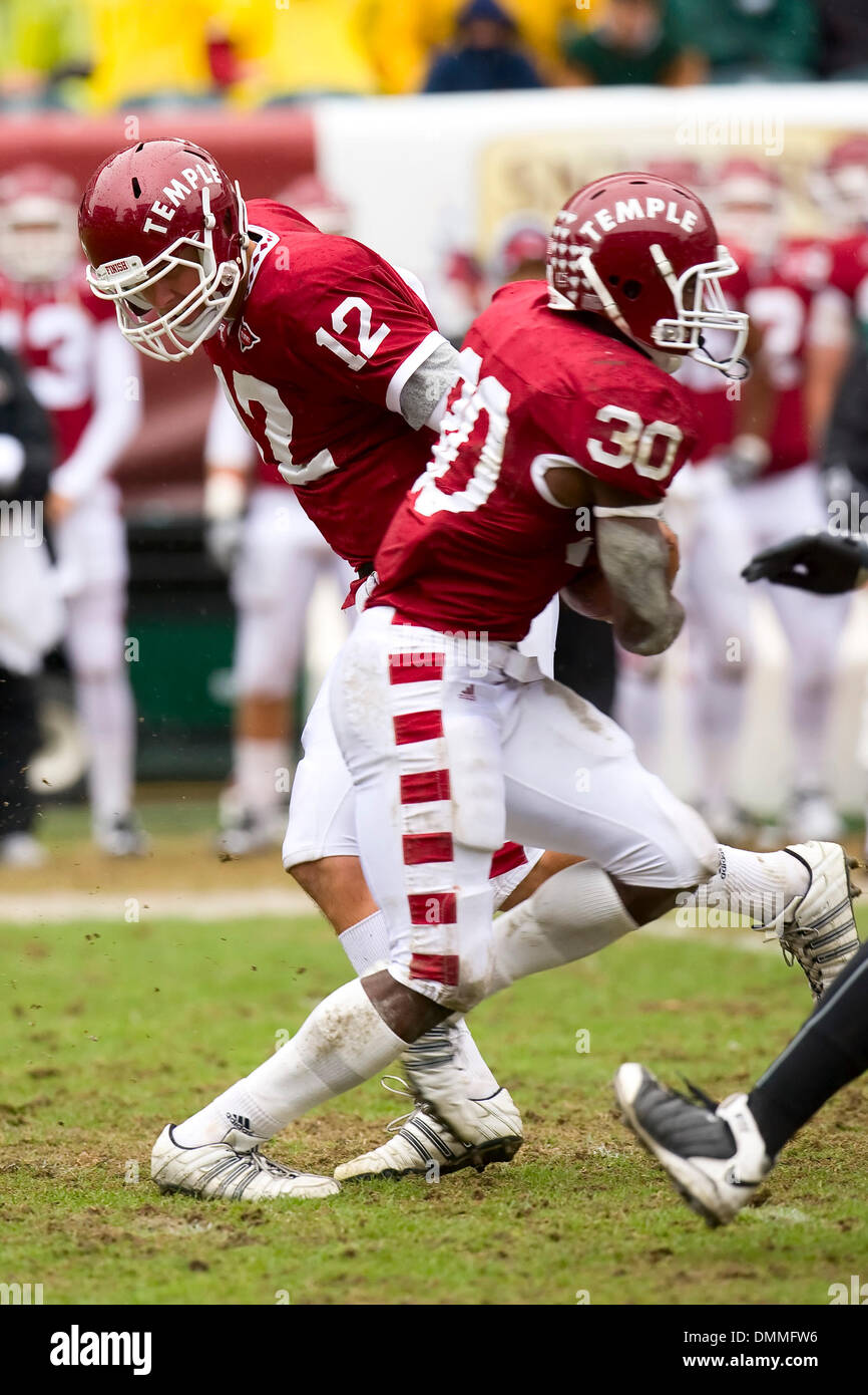 17 October 2009: Temple Owls quarterback Vaughn Charlton (12) handing ...