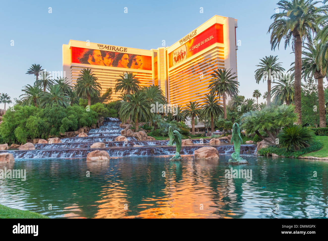 Exterior view of the mirage hotel and casino hi-res stock photography ...