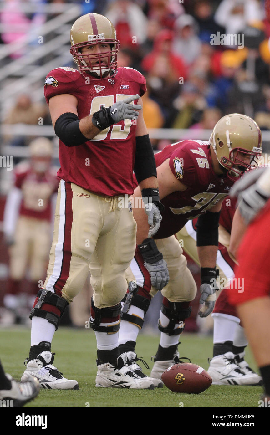 17 October 2009: Boston College center Matt Tennant (65). Mandatory ...