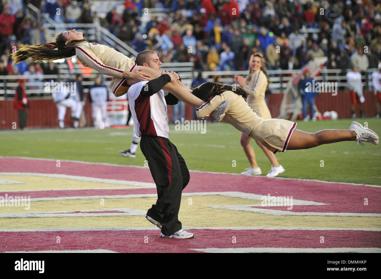 17 october 2009 college cheerleaders hi-res stock photography and ...
