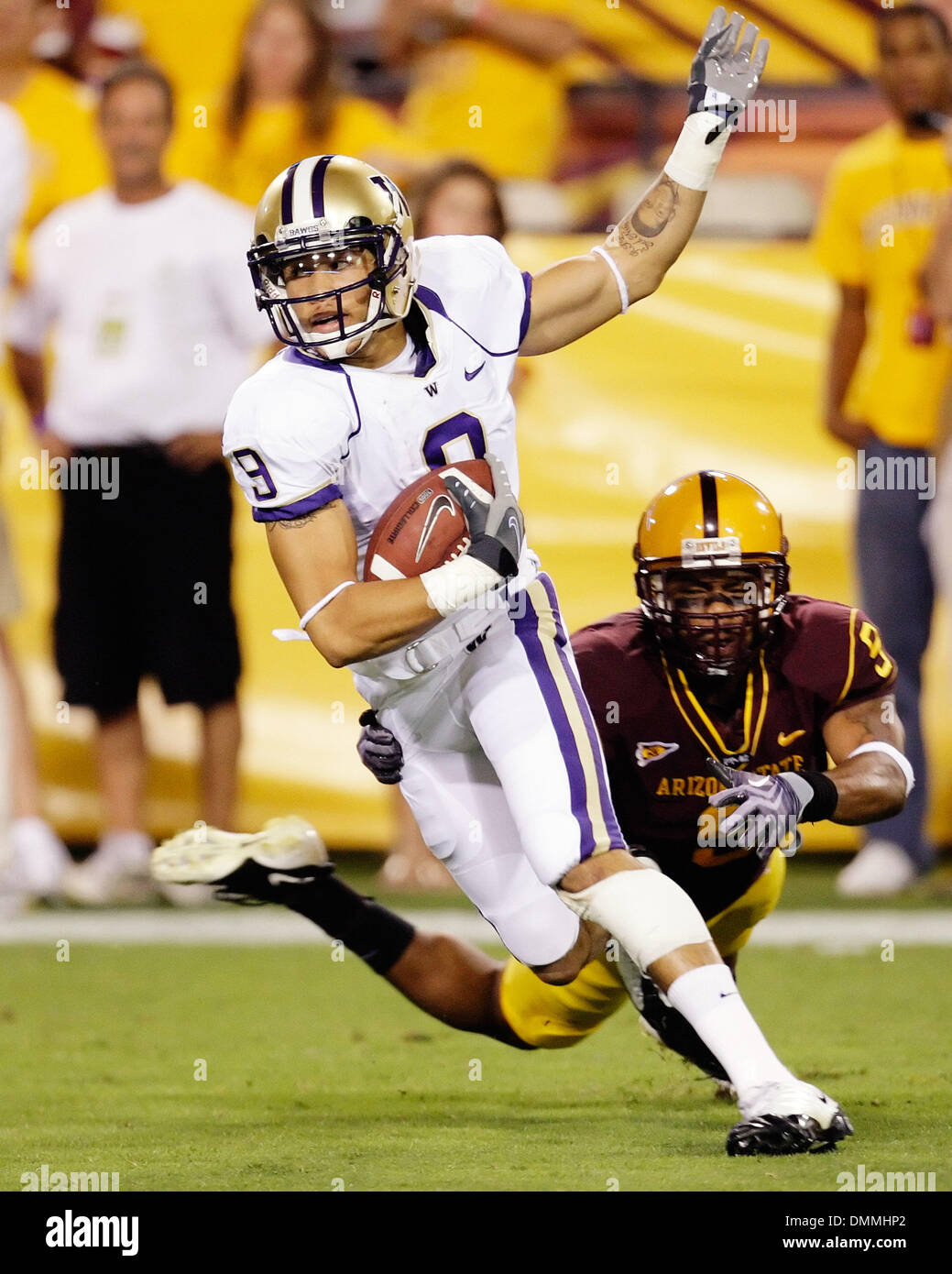 October 17, 2009: Washington wide receiver Devin Aguilar (9) in action ...
