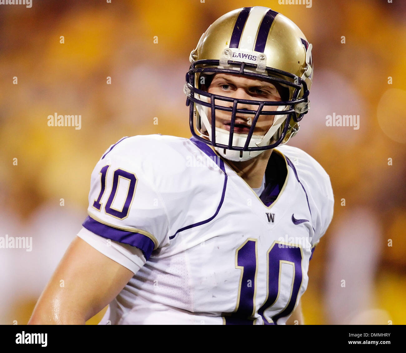 October 17, 2009: Washington quarterback Jake Locker (10) in action ...
