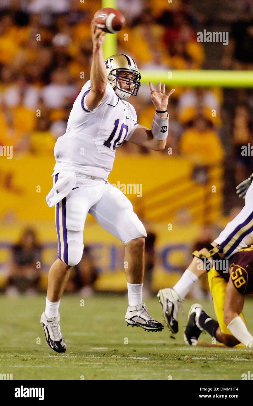 October 17, 2009: Washington quarterback Jake Locker (10) in action ...
