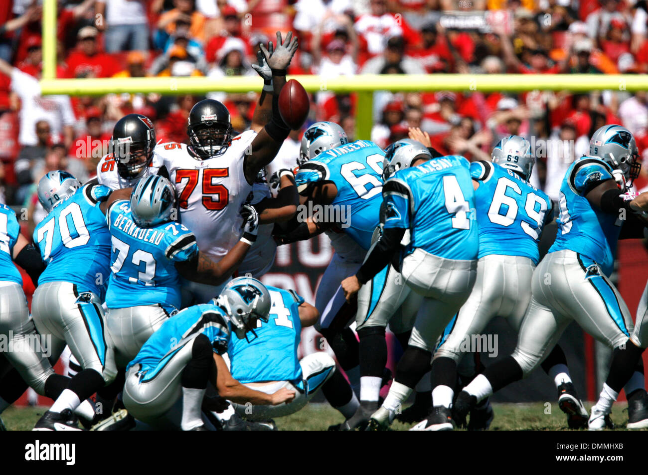 Oct. 18, 2009 - Tampa, Florida, U.S. - Tampa Bay Buccaneers' DAVIN ...