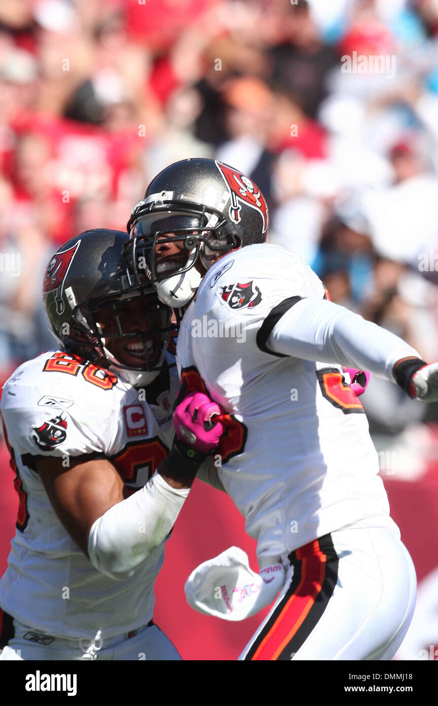 October 18, 2009: Tampa Bay Buccaneers cornerback Ronde Barber #20 and ...