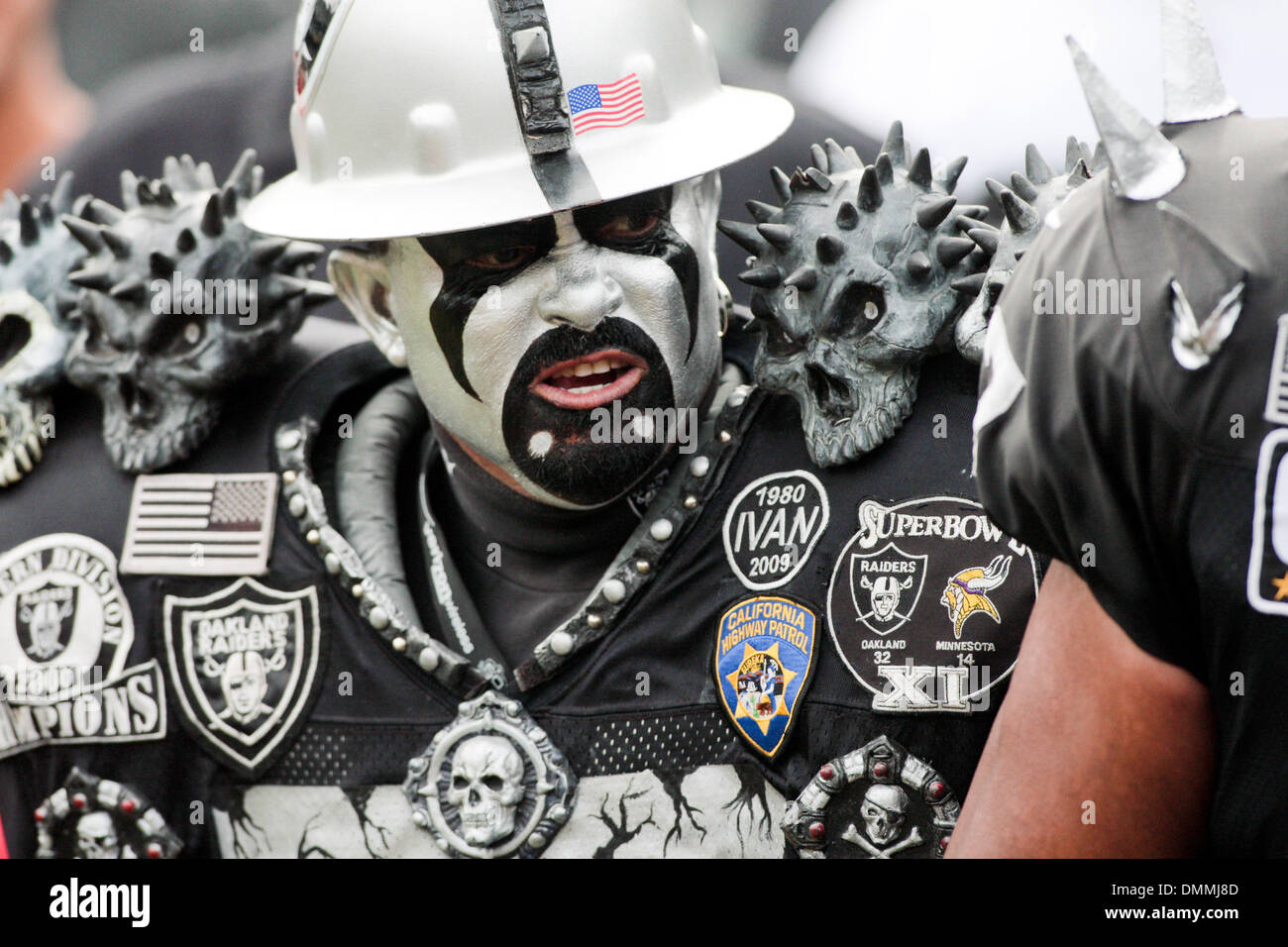 Oakland raiders fans hi-res stock photography and images - Alamy
