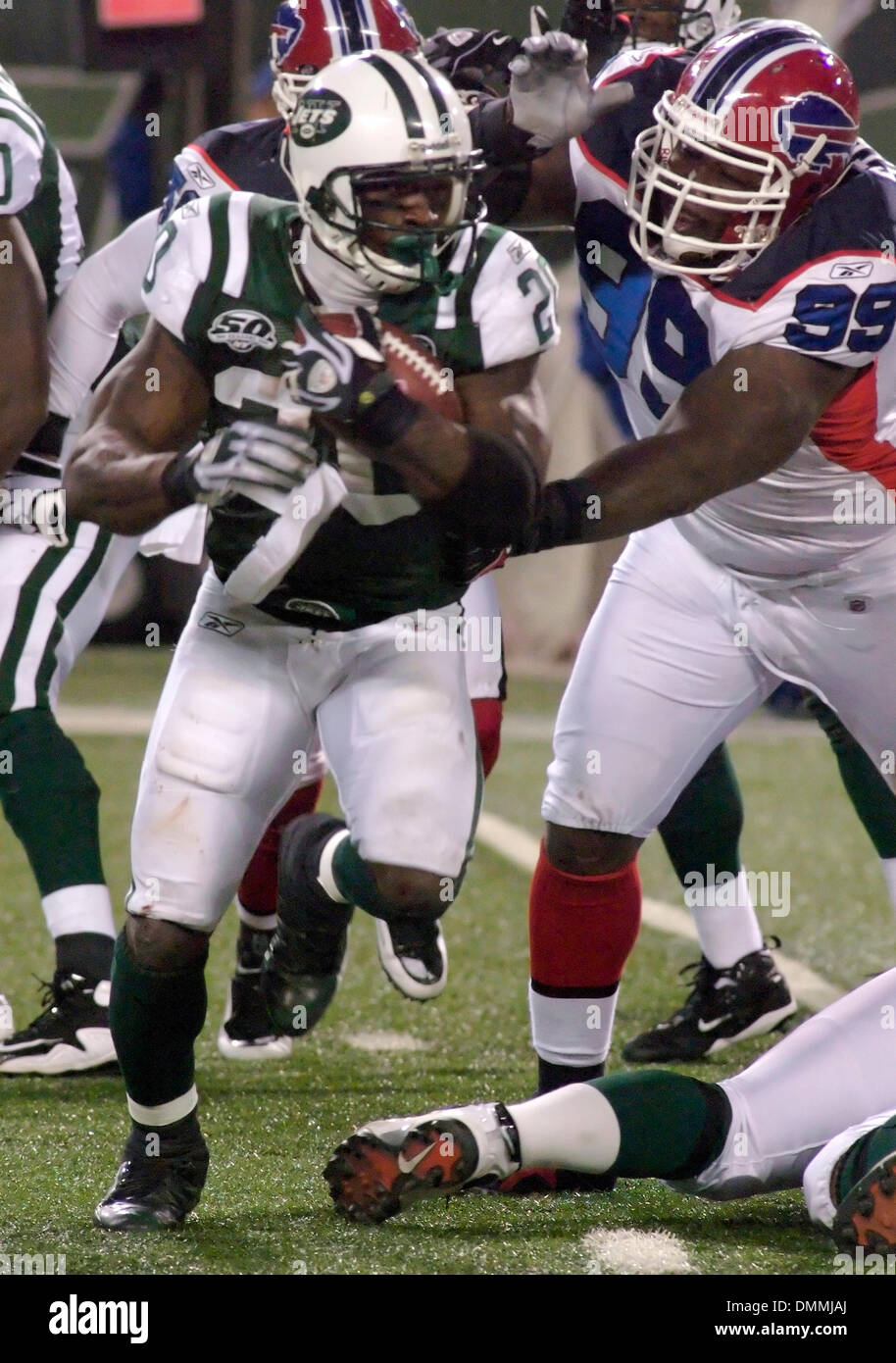 18 October 2009: New York Jets running back Thomas Jones (20)breaks a ...