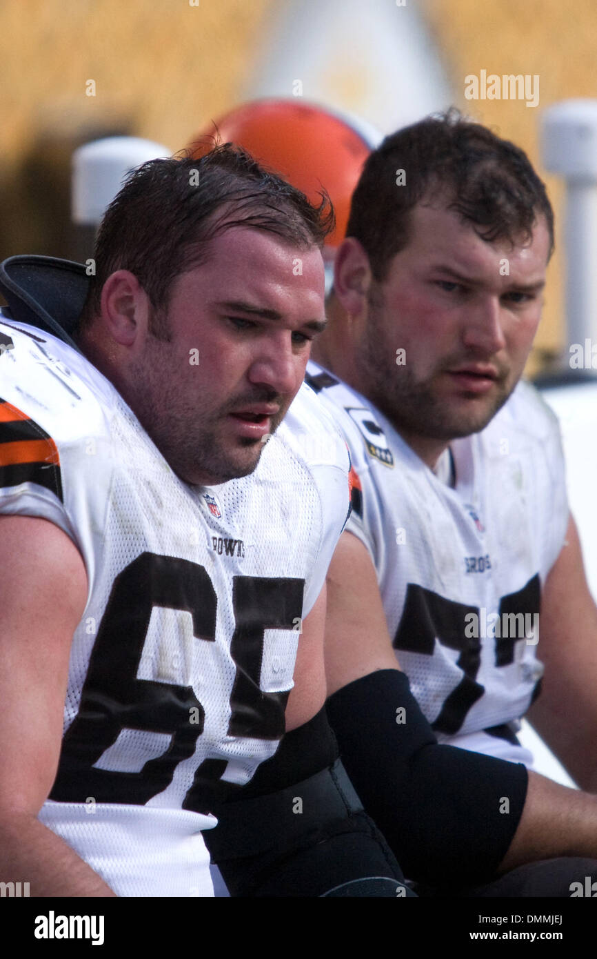 18 October 2009: Cleveland Browns offensive lineman Eric Steinbach (65 ...