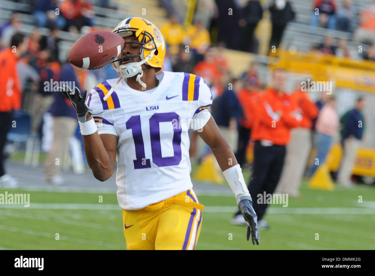 24 October 2009: LSU freshman, #10 Russell Shepard, makes a one handed ...