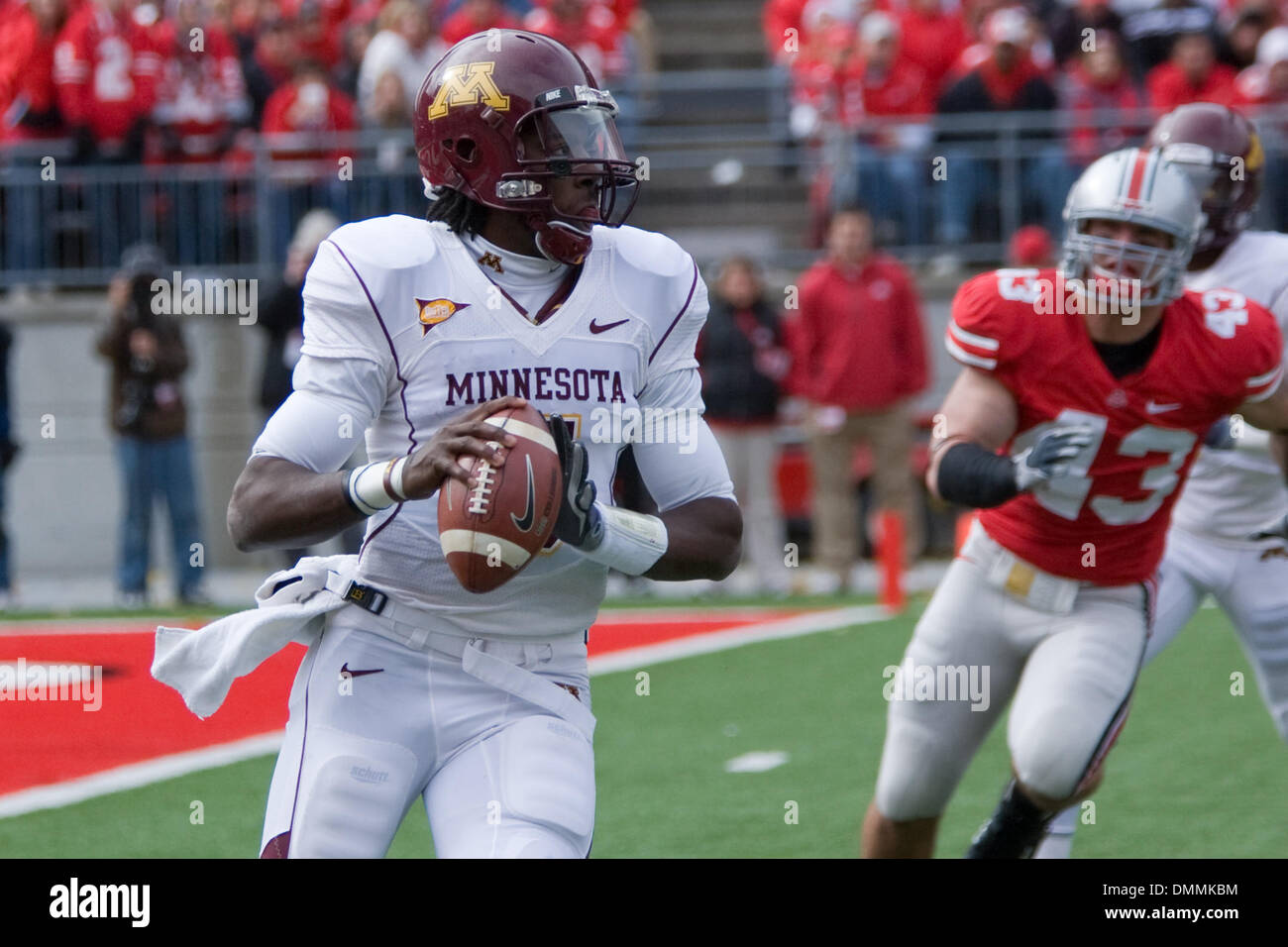 24 October 2009: Minnesota Golden Gophers MarQueis Gray (5) back to ...