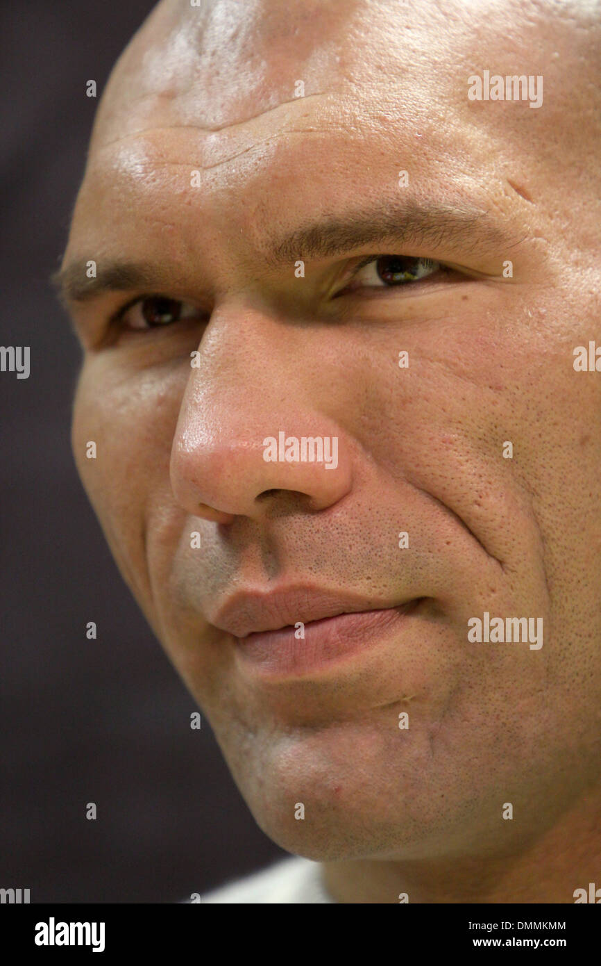 Russian heavyweight boxer nikolai valuev hi-res stock photography and ...