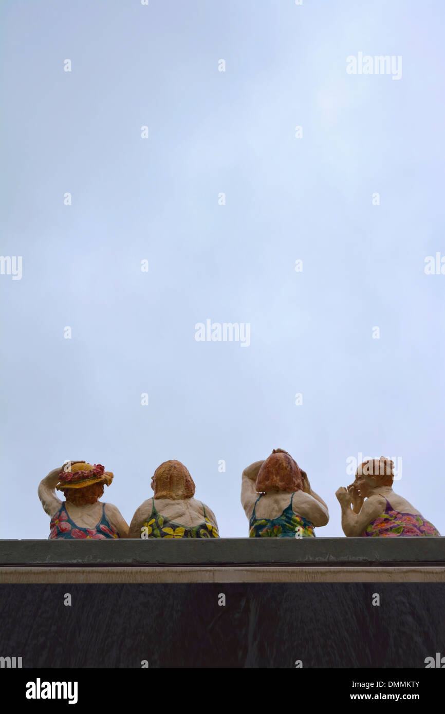 Pottery figures hi-res stock photography and images - Alamy