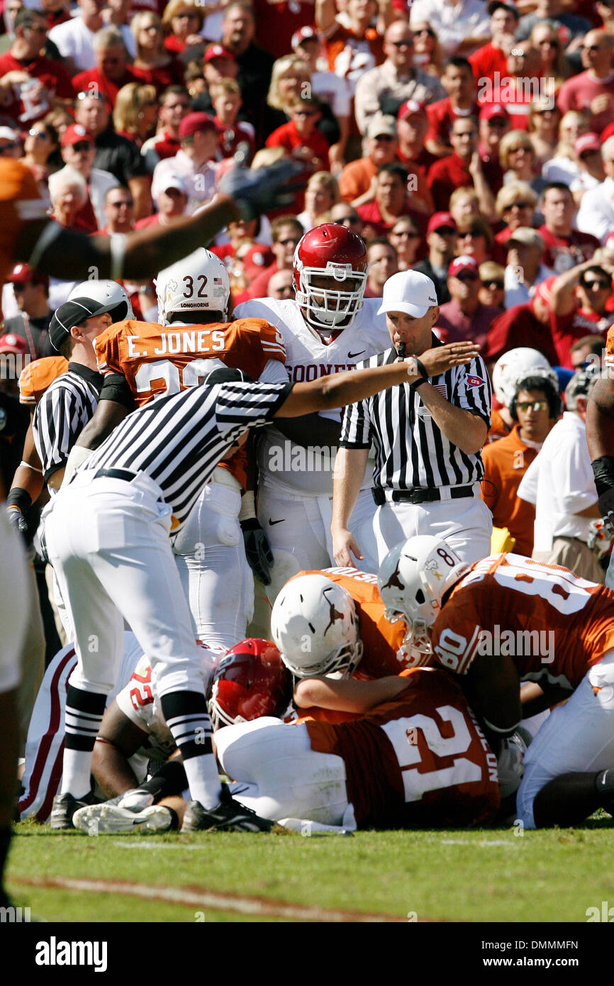 Fumble hi-res stock photography and images - Alamy