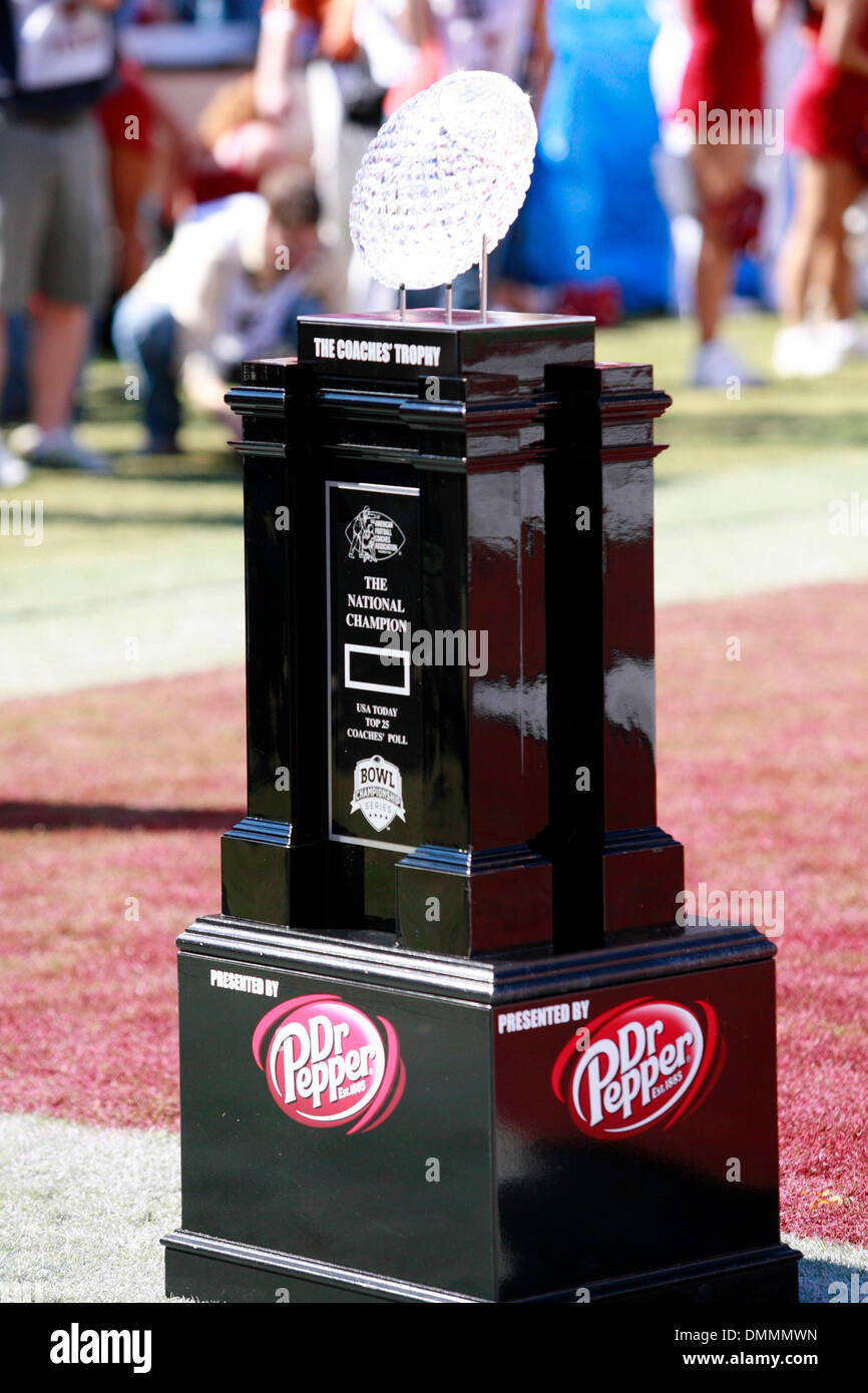 Golden hat trophy hi-res stock photography and images - Alamy