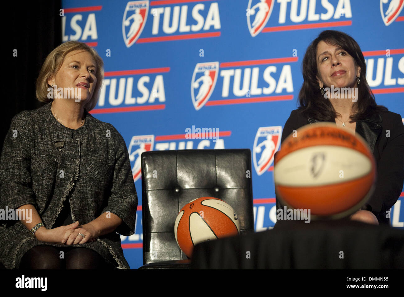 Oct 20, 2009 - Tulsa, Oklahoma, USA - Tulsa Mayor KATHY TAYLOR and WNBA ...