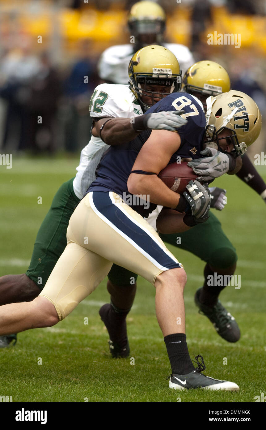 24 October 2009: South Florida Bulls linebacker Kion Wilson (42) makes ...