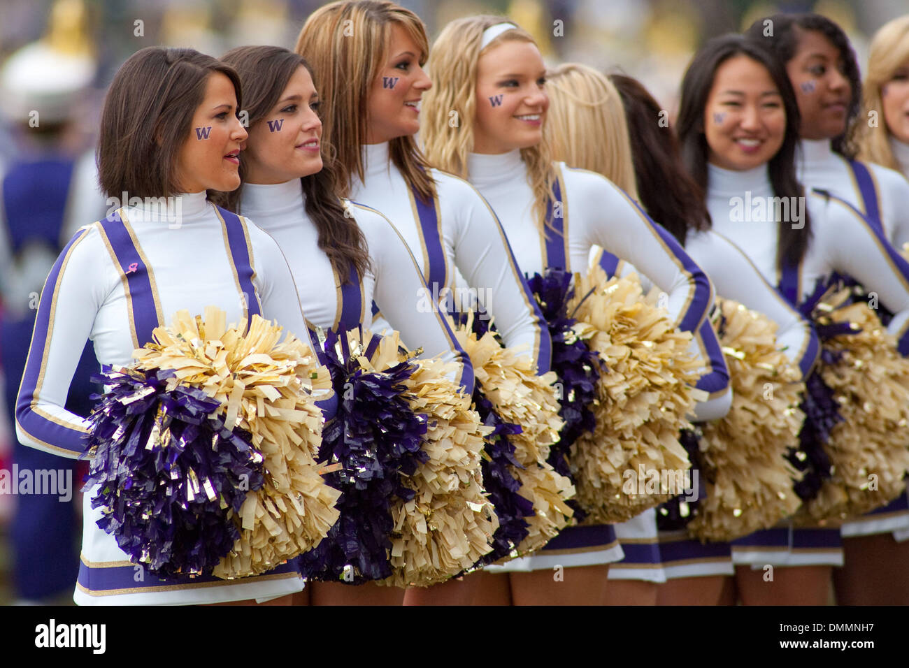 Washington huskies cheerleaders hi-res stock photography and images - Alamy