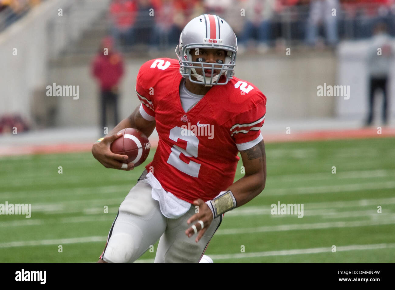 24 October 2009: Ohio State Buckeyes quarterback Terrelle Pryor (2 ...
