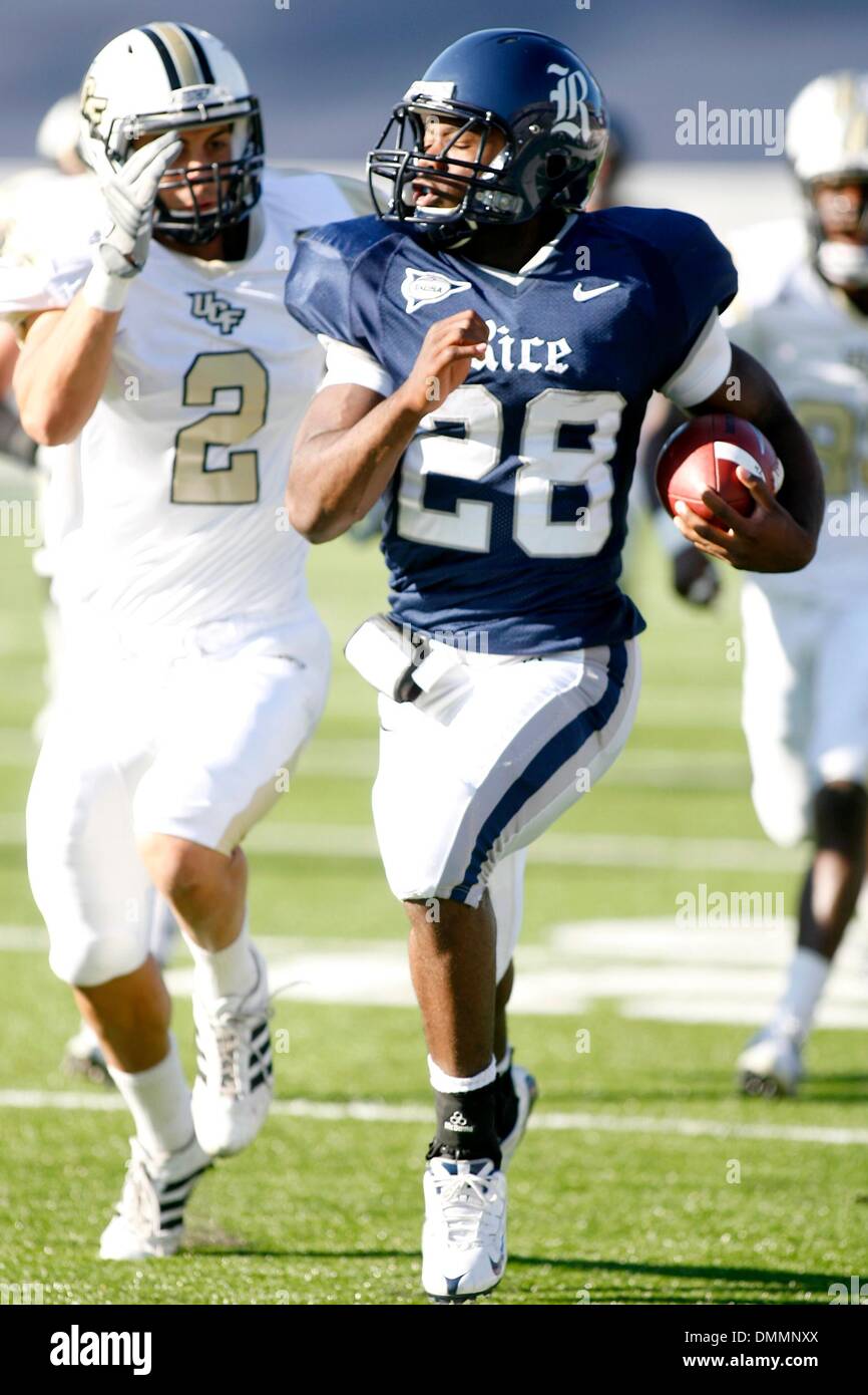 24 October 2009: Rice running back Charles Ross (28) breaks free for a ...