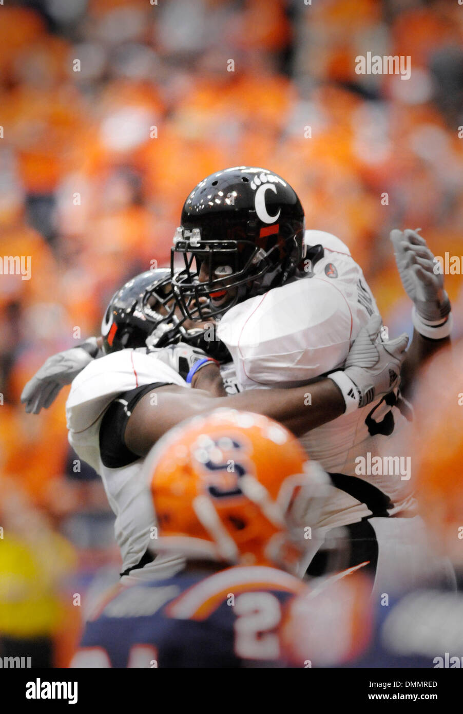 October 31, 2009: Cincinatti wide receiver Armon Binns (#80) celebrates ...