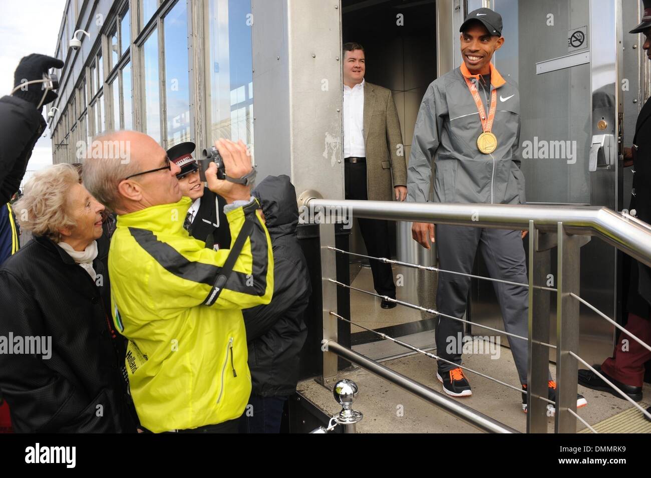 New york city marathon fans hi-res stock photography and images - Alamy