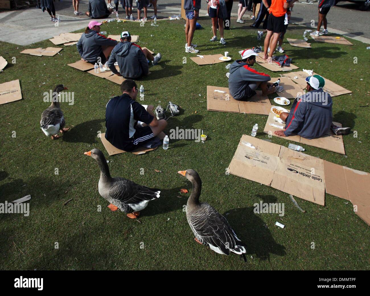 FRESNO, CA. 11/8/9 MTD EPZ MARATHON GEESE Runners snack following their ...
