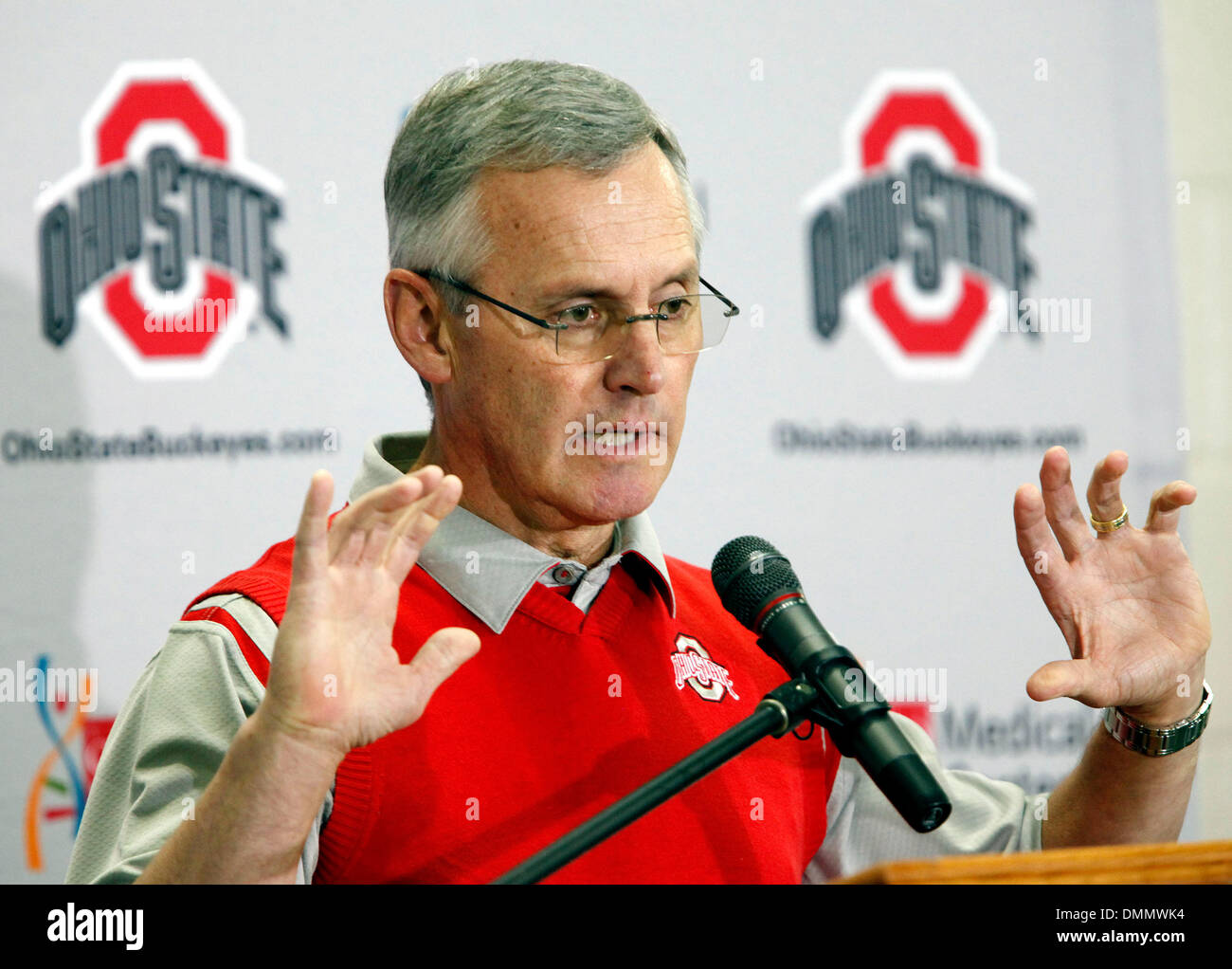Nov 16, 2009 - Columbus, Ohio, USA - Ohio State head football coach JIM ...