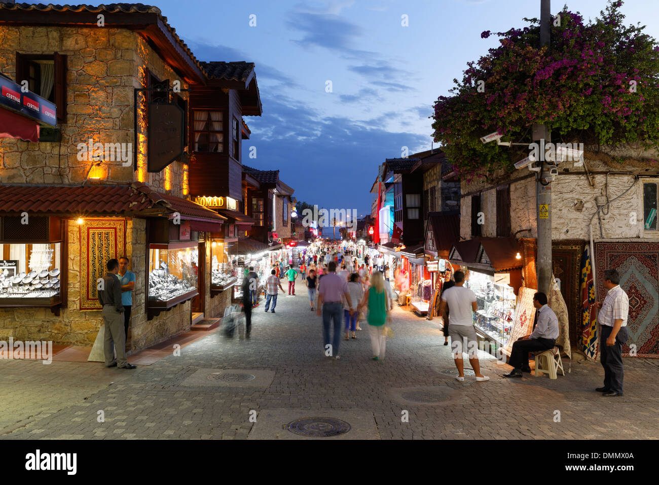 Side shops hi-res stock photography and images - Alamy