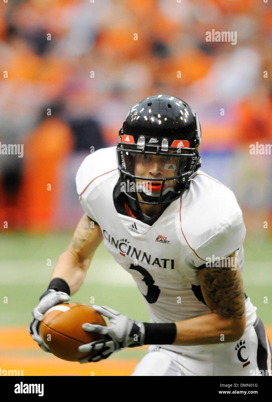 Dj in action hi-res stock photography and images - Alamy