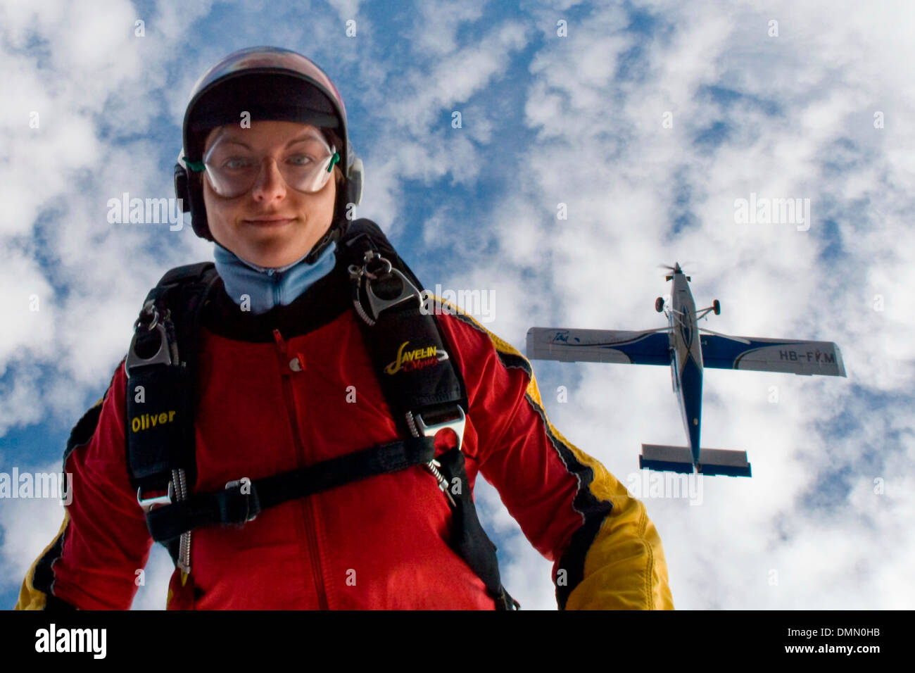 Parachute jumping out of plane hi-res stock photography and images - Alamy