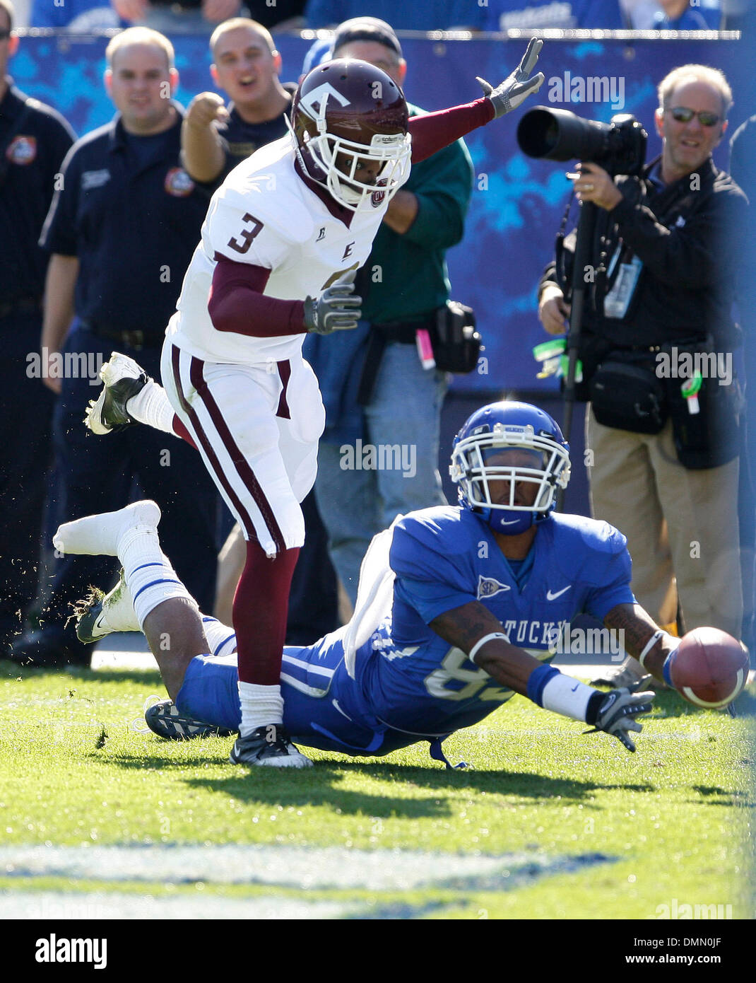 Kentucky's Gene McCaskill, stretched out but could not pull in this ...