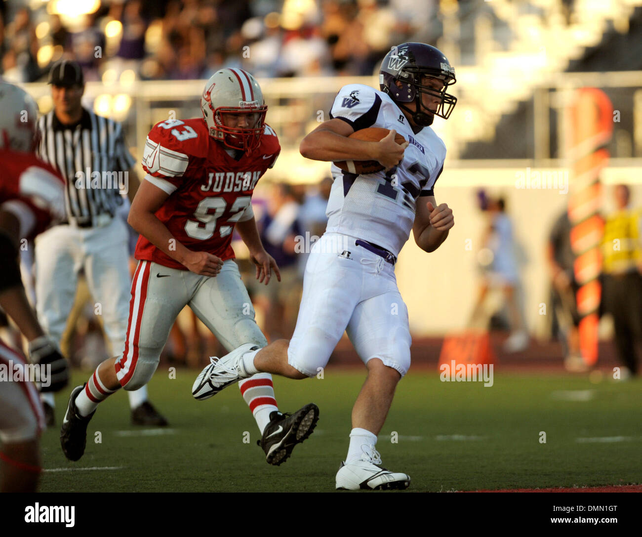 Warren quarterback Daniel Horstman runs for a first-half touchdown ...