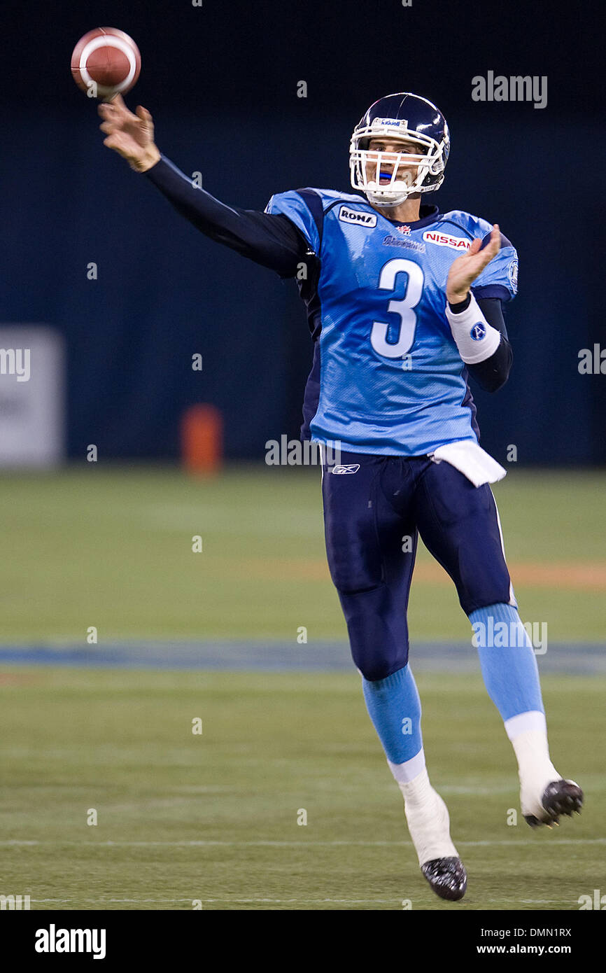 28 August 2009: Toronto Argonauts quarterback Cody Pickett #3 in action ...