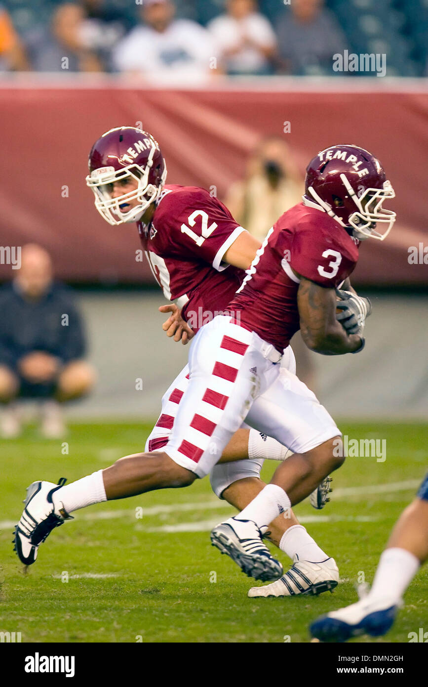 Handing off the ball hi-res stock photography and images - Alamy