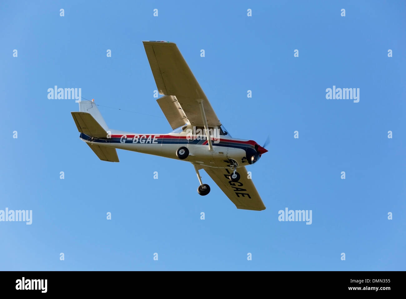 Reims Cessna F152 G-BGAE landing at Gamston (Retford) Airport Stock ...
