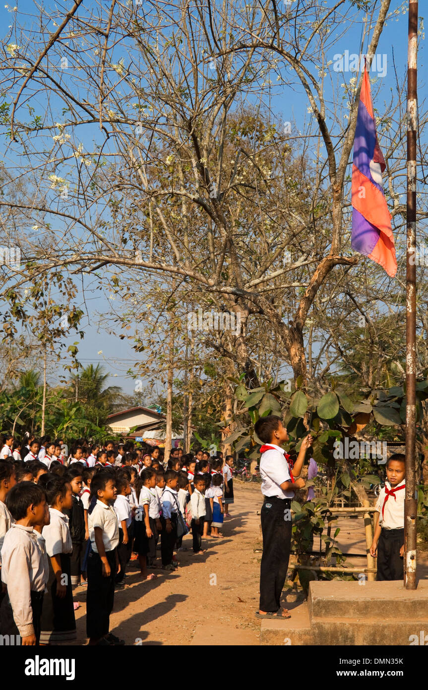 Children saluting flag hi-res stock photography and images - Alamy