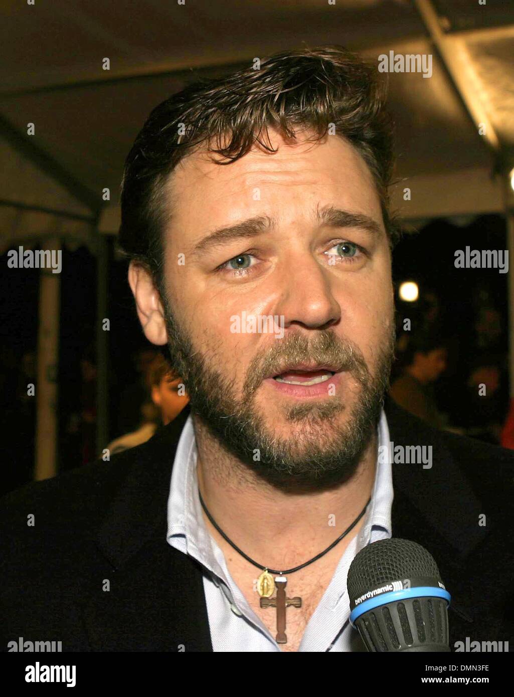 Russel Crowe at the premiere of "Master and Commander Stock Photo - Alamy