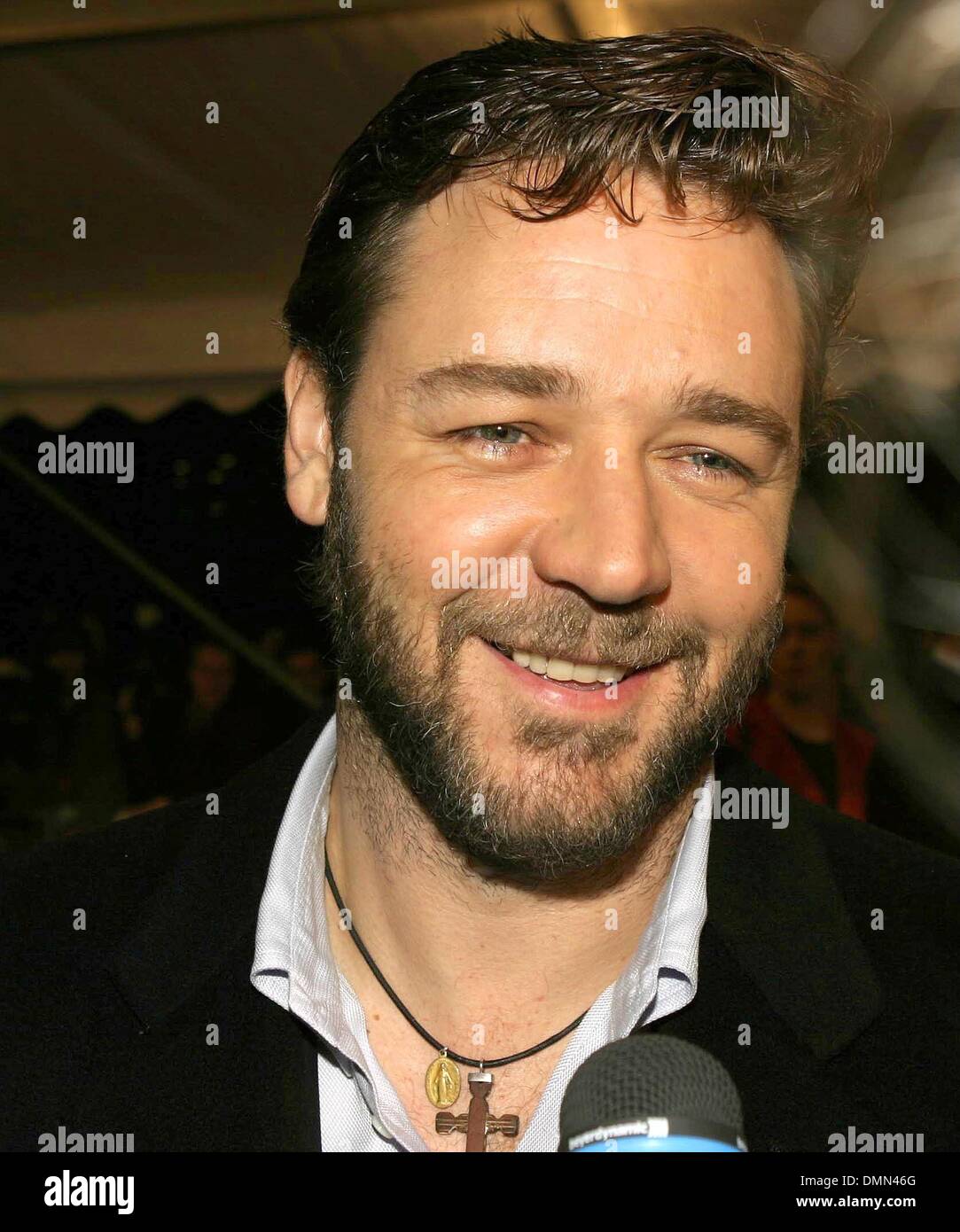 Russel Crowe at the premiere of "Master and Commander Stock Photo - Alamy