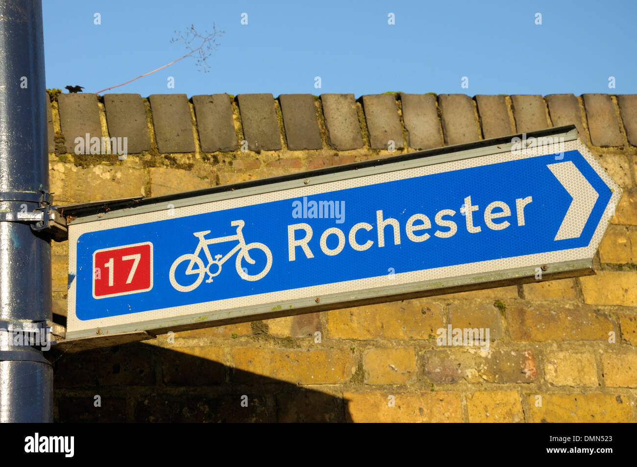 Cycle path sign hi-res stock photography and images - Alamy
