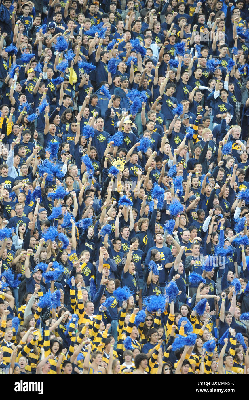 Student section at football game hi-res stock photography and images ...