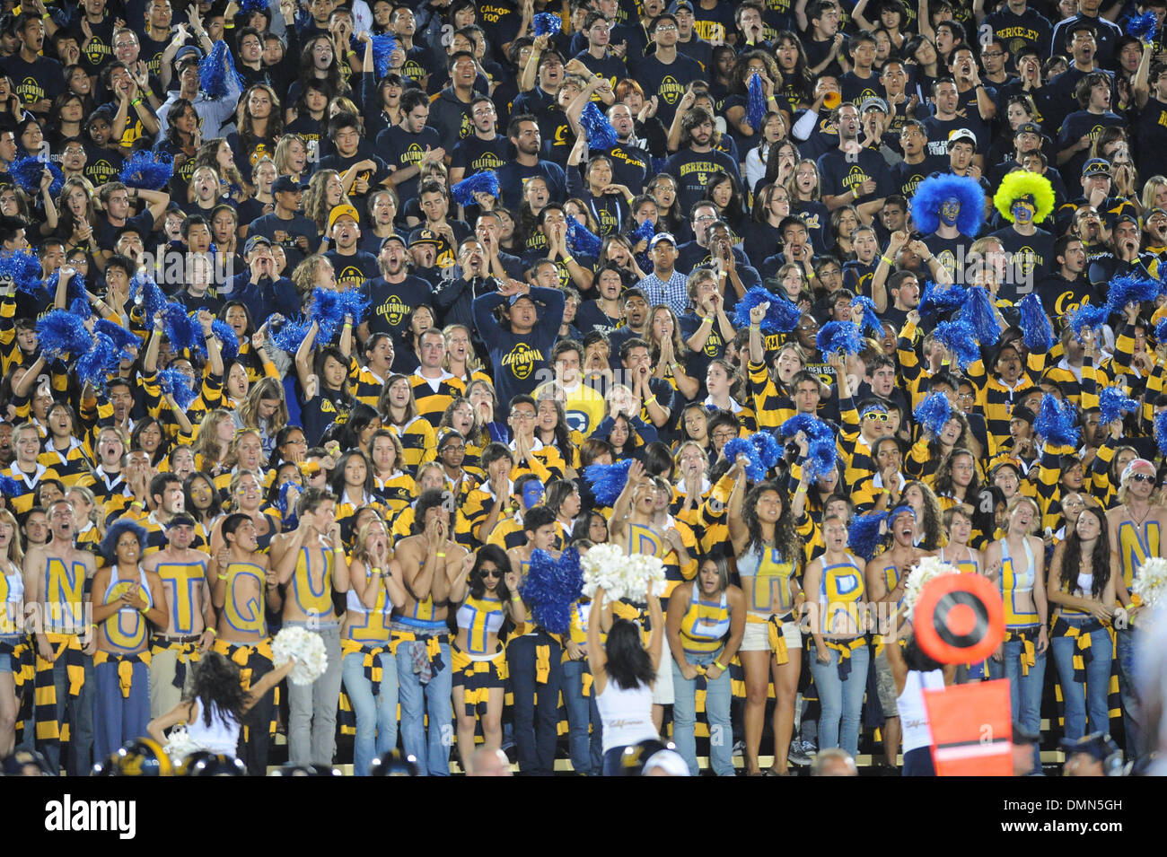 Student section at football game hi-res stock photography and images ...