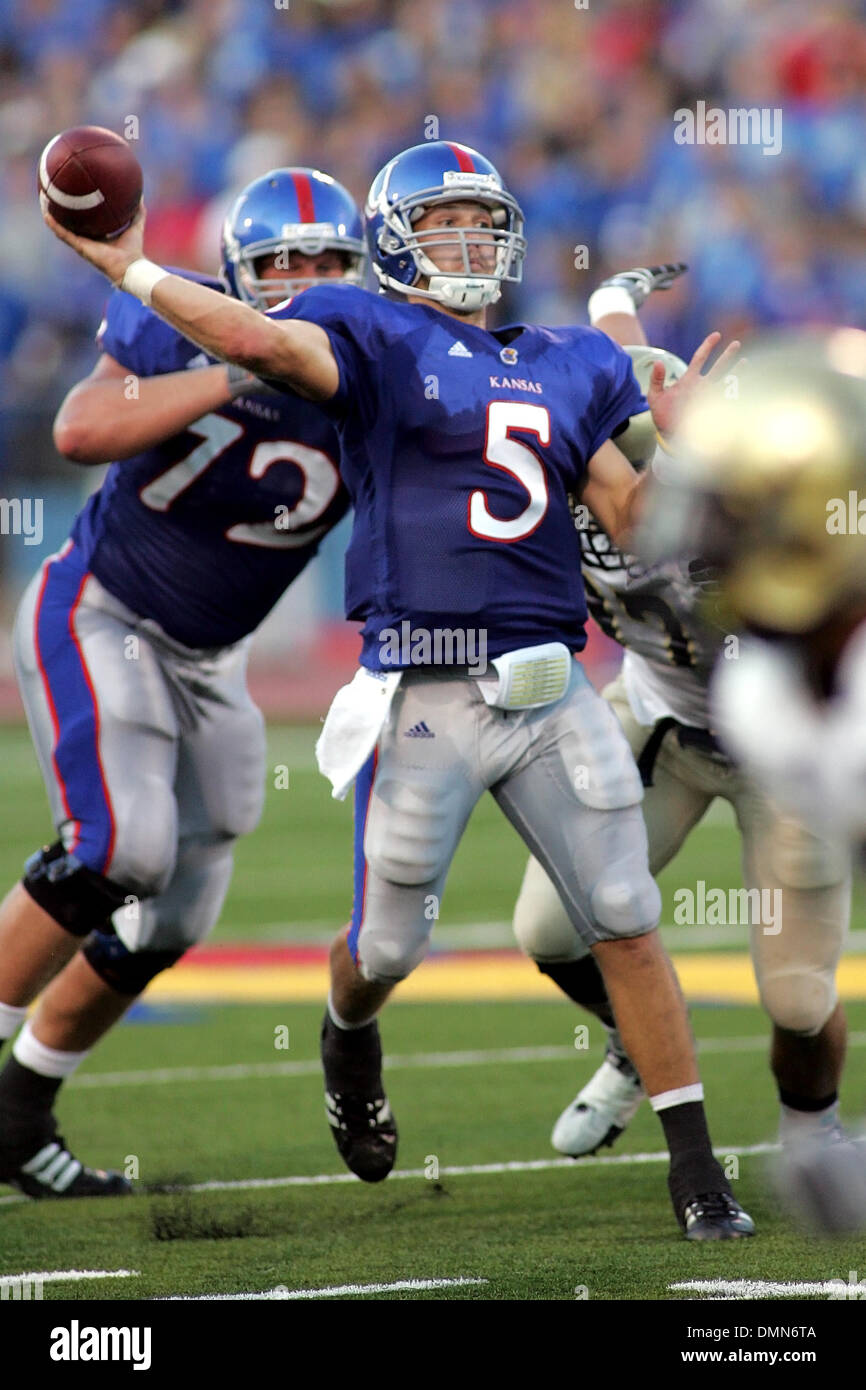 Quarterback todd reesing looks pass hi-res stock photography and images ...