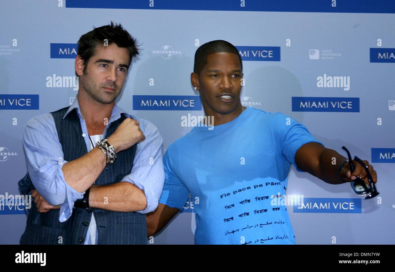 Colin Farrell and Jamie Foxx (l-r) at the photocall of "Miami Vice ...