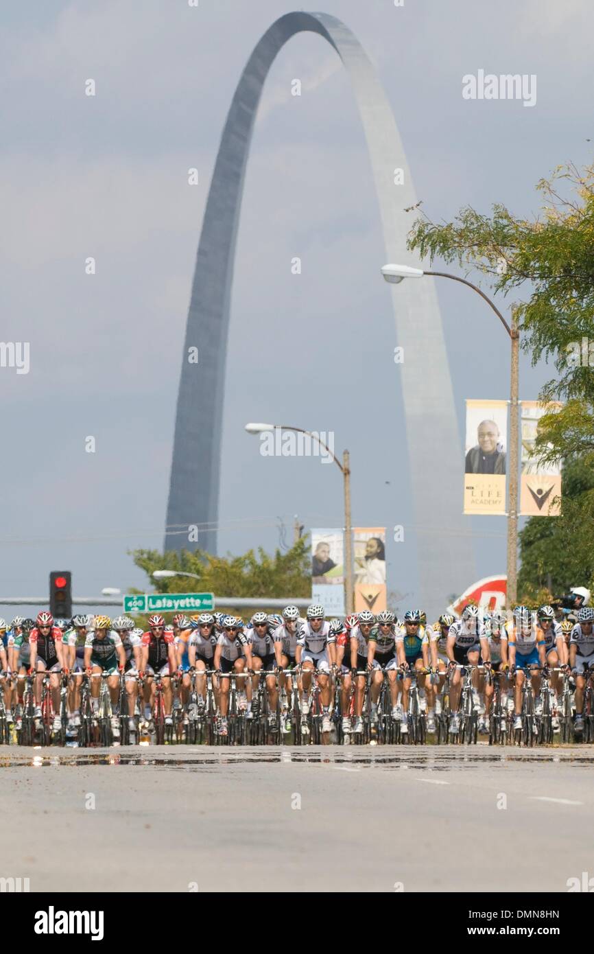 Sep 07, 2009 - St Louis, Missouri, USA - The Gateway Arch serves as a ...